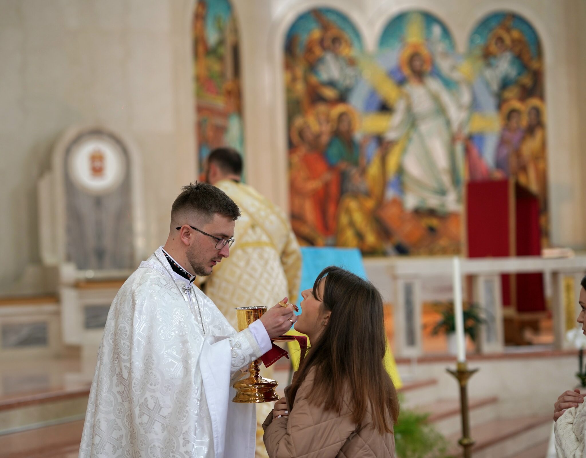 Newly ordained Ukrainian Catholic priest, wife seek to ‘do everything ...