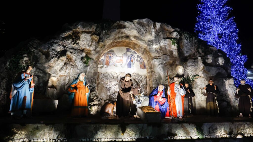 Pope marks 800th anniversary of Nativity scene, asks prayers for Holy ...