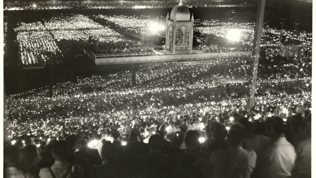 Minnesota Catholics recall crowd of 80,000 in Eucharistic procession ...