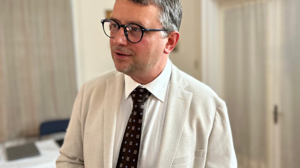 Pope Francis walks ‘tightrope’ on Russia’s war in Ukraine, says church ...