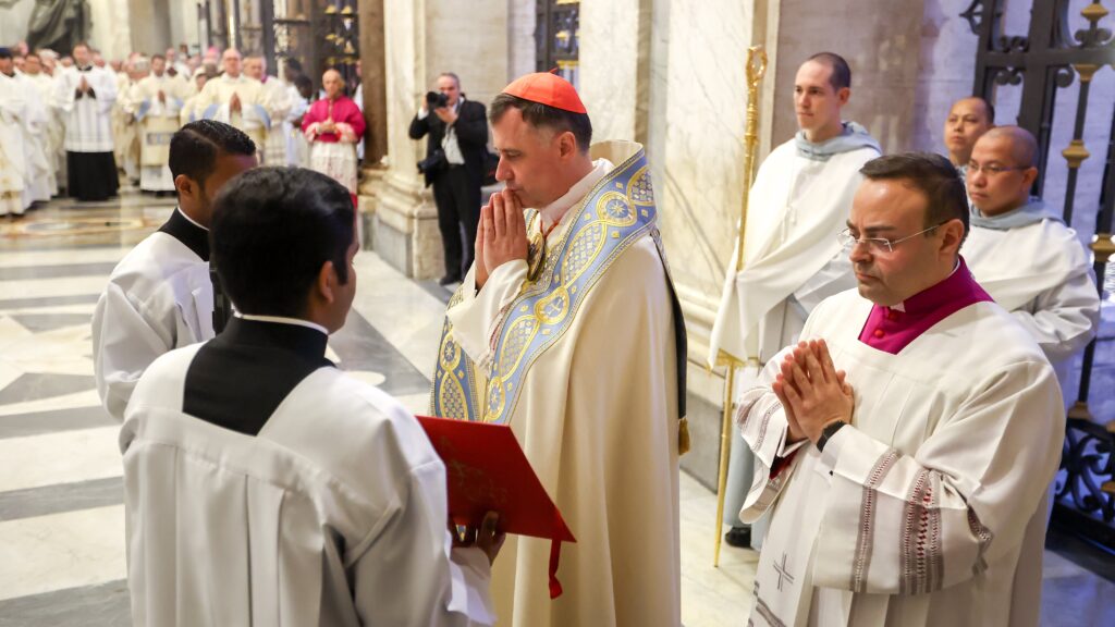 Mary, not technology, is world’s hope, cardinal says at Holy Door ...