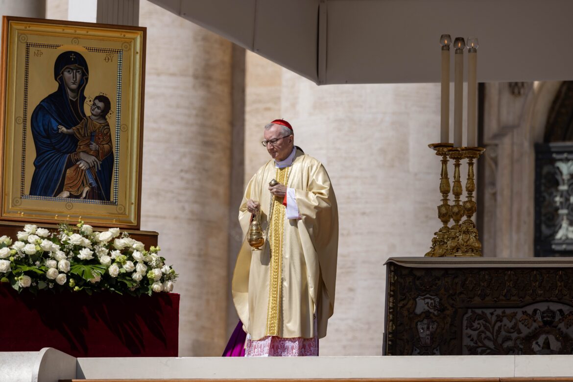 Cardinal Parolin celebrates Mass for teens, second day of ‘novendiali ...