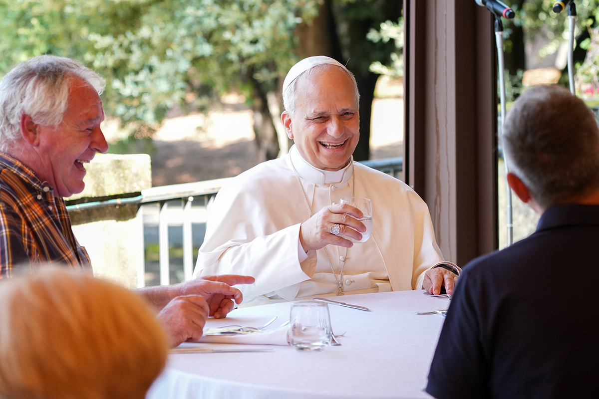 Burn with ‘fire’ of God’s love, pope says at Mass and lunch with the ...