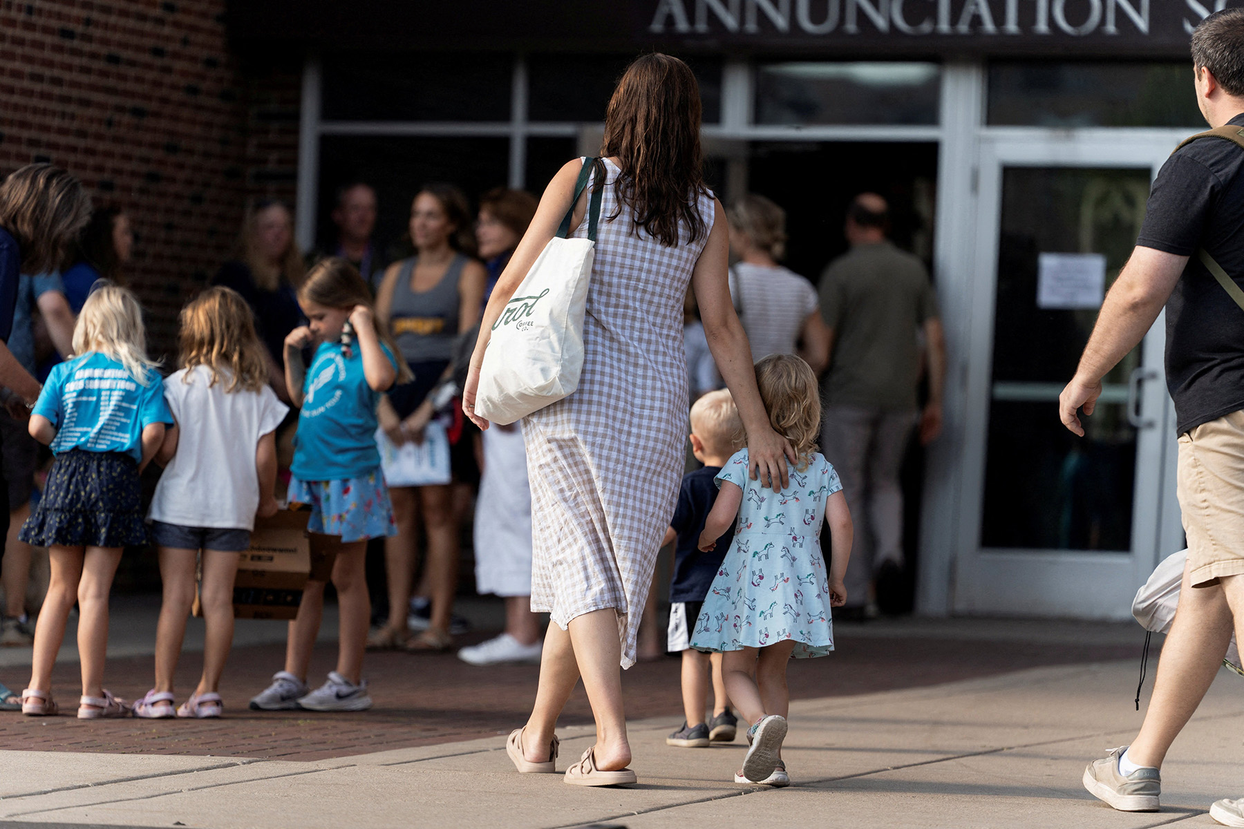 Minneapolis pastor recalls heroism amid tragedy at school Mass shooting ...