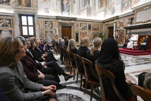 Pope asks big names in film to keep inspiring, giving hope