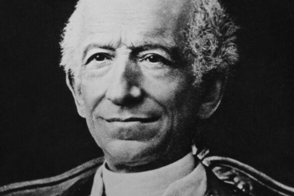 Pope asks big names in film to keep inspiring, giving hope