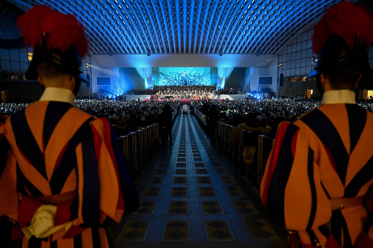 Come all ye faithful: Christmas carols sing of God’s love, pope says at ...