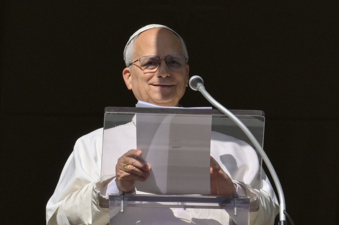 Pope prays Mary will fill believers with hope, inspire them to serve ...