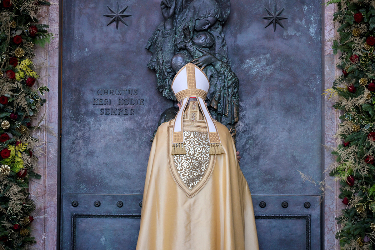As Holy Doors close, cardinals emphasize God’s arms are always open ...