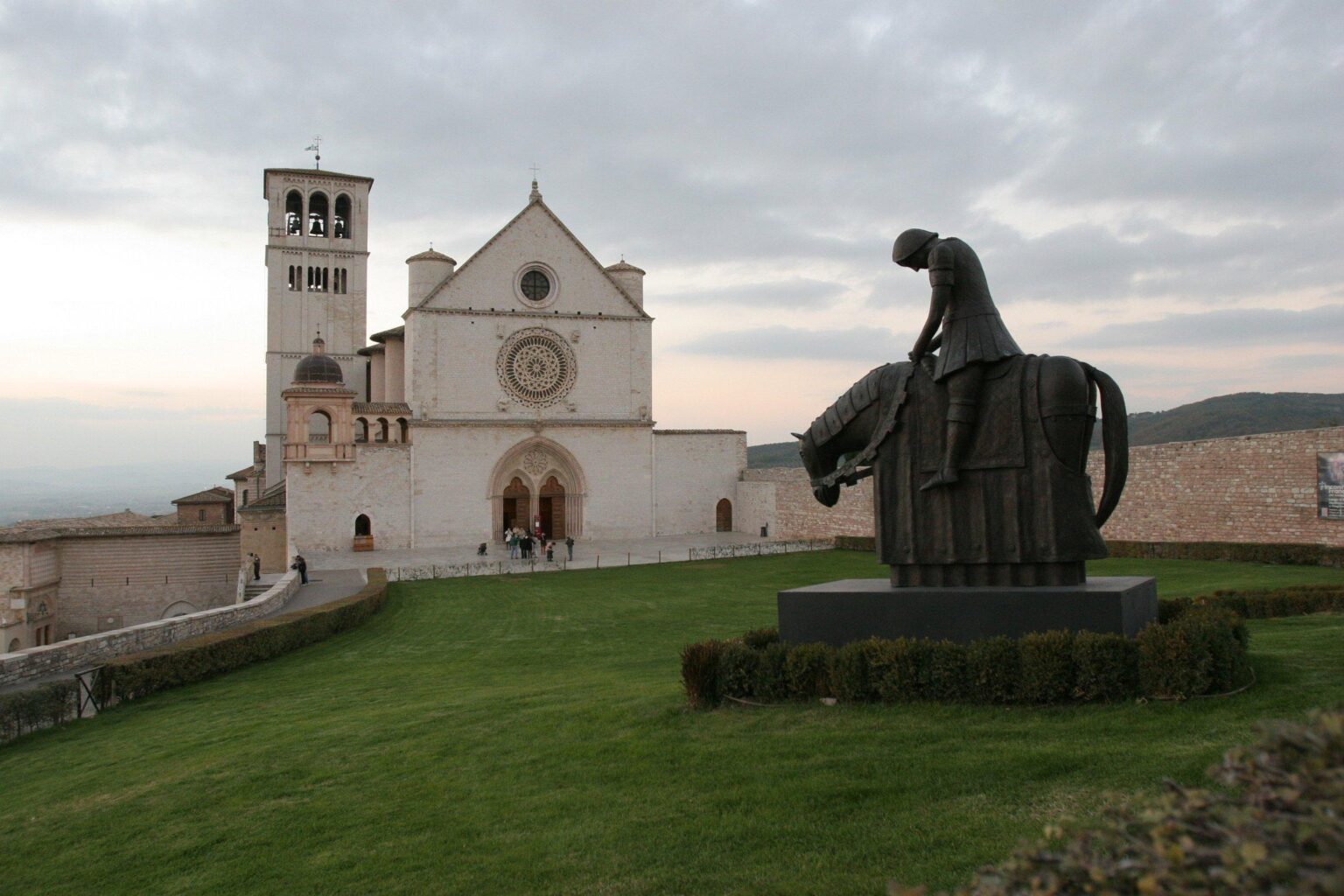 Pope sets Jubilee to mark 800th year since St. Francis’ death; saint’s ...